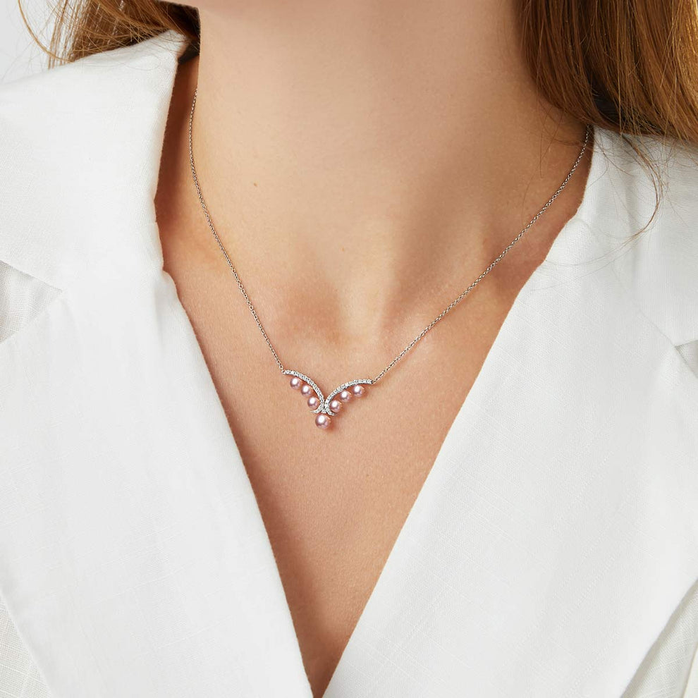 Sleek Pearl & Diamond Curve V Necklace | Yoko London